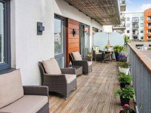 2 Bedrooms Flat for sale in Newfoundland Way, Portishead, Bristol BS20