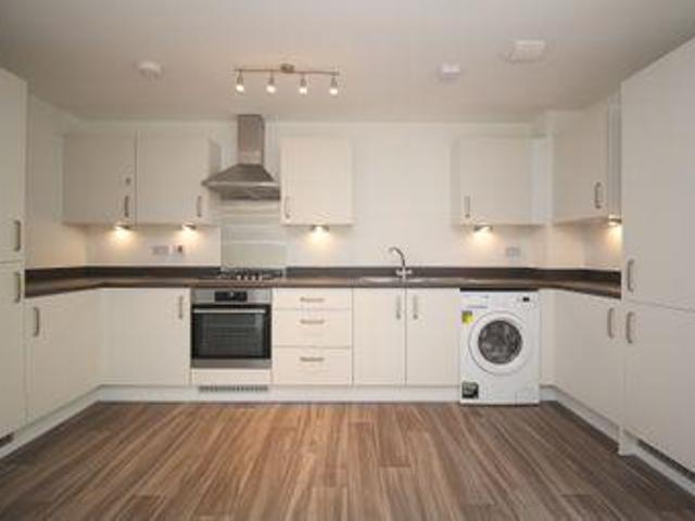 2 Bedrooms Flat for sale in Newman Court, Horsham RH12