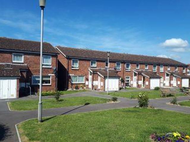 2 Bedrooms Flat for sale in Nicholas Court, Chelmsford CM1