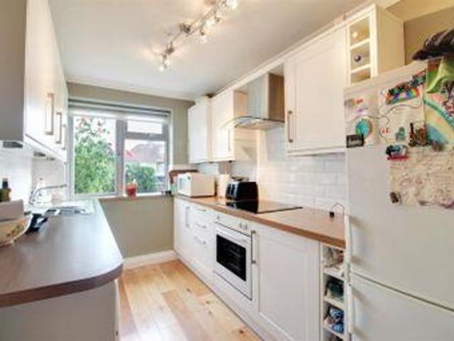 2 Bedrooms Flat for sale in Nicola Close, Harrow HA3