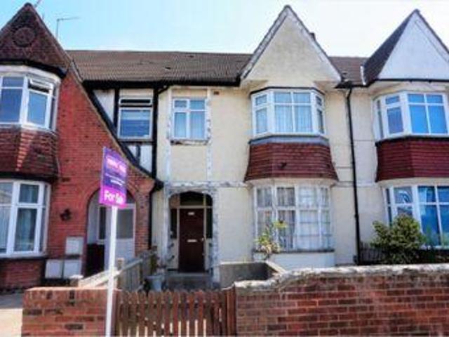 2 Bedrooms Flat for sale in Nightingale Road, London E5