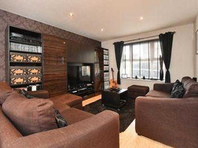 2 Bedrooms Flat for sale in Nuthatch Road, Calne SN11