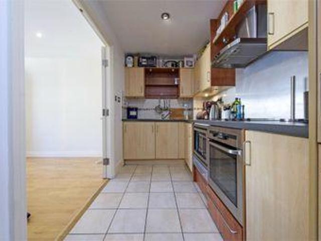 2 Bedrooms Flat for sale in Smugglers Way, London SW18