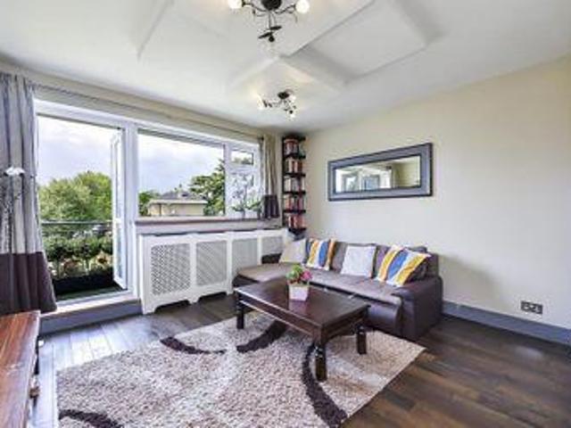 2 Bedrooms Flat for sale in Smithwood Close, London SW19