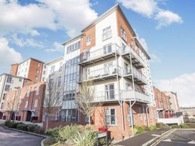 2 Bedrooms Flat for sale in Sourton House, Battle Square, Reading RG30