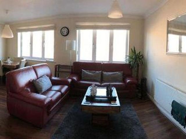 2 Bedrooms Flat for sale in South Street, Romford RM1