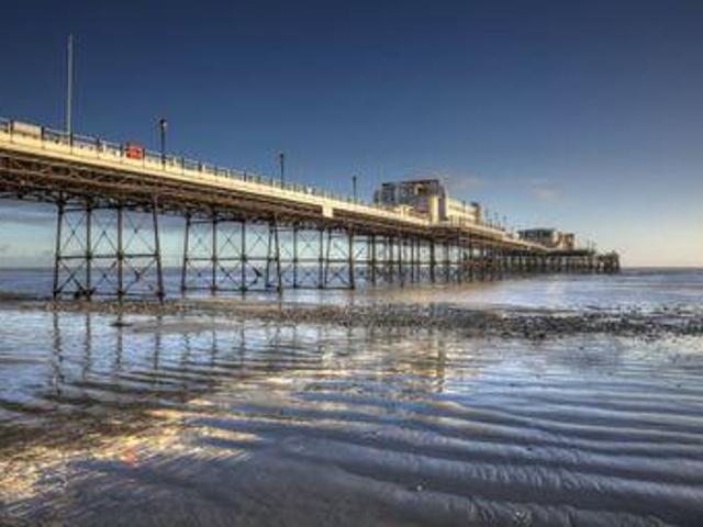 2 Bedrooms Flat for sale in South Street, Worthing BN11