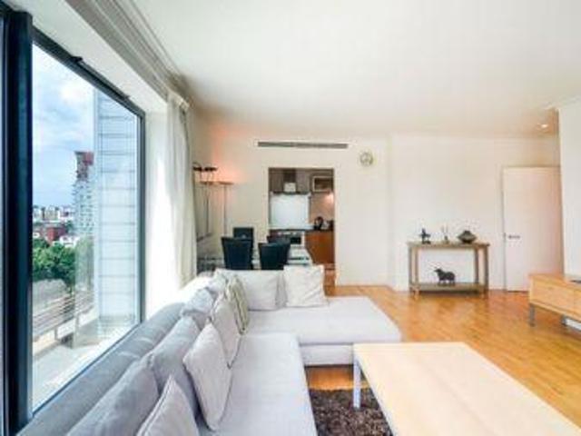 2 Bedrooms Flat for sale in South Quay Square, London E14