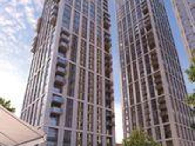 2 Bedrooms Flat for sale in Southbank Place, London SE1