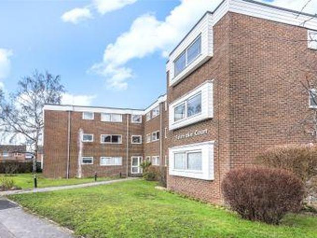 2 Bedrooms Flat for sale in Southlake Court, Woodley, Reading, Berkshire RG5