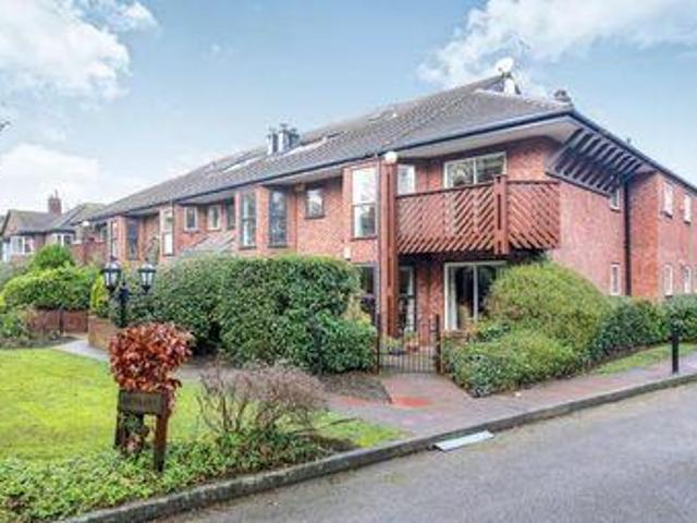 2 Bedrooms Flat for sale in Southlawn, Knutsford Road, Wilmslow, Cheshire SK9