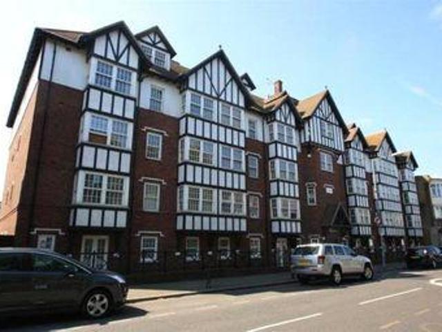 2 Bedrooms Flat for sale in Southside, 260 280 Leigh Road, Leigh On Sea, Essex SS9