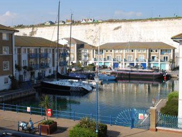 2 Bedrooms Flat for sale in Sovereign Court, Brighton BN2