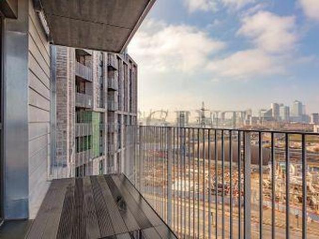 2 Bedrooms Flat for sale in Sovereign Tower, Emily Street E16