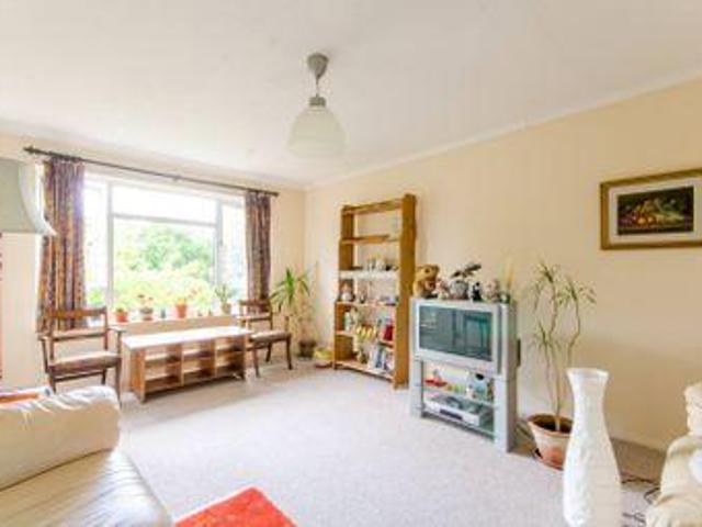 2 Bedrooms Flat for sale in Somerset Road, New Barnet EN5