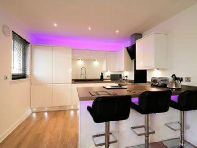2 Bedrooms Flat for sale in Saucel Crescent, Paisley PA1