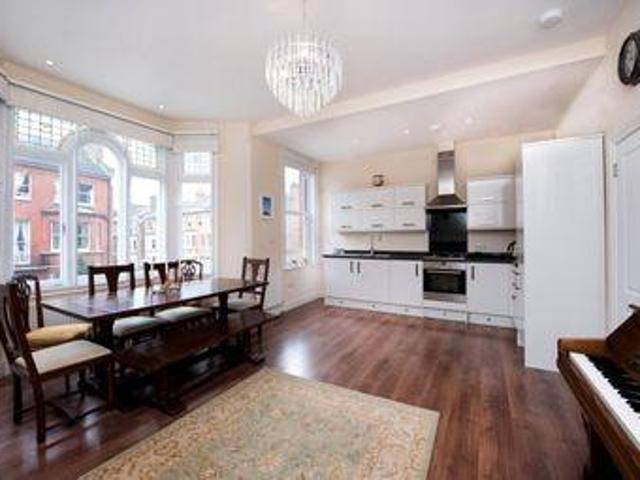 2 Bedrooms Flat for sale in Savernake Road, Hampstead Heath, London NW3