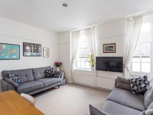 2 Bedrooms Flat for sale in Savill Row, Woodford Green IG8
