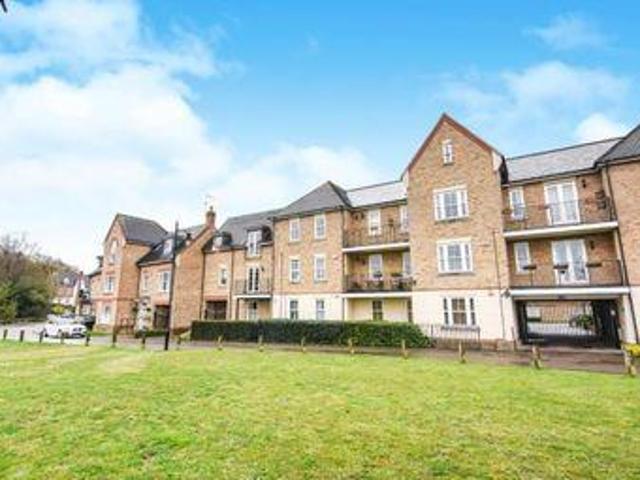 2 Bedrooms Flat for sale in Sawyers Grove, Brentwood CM15