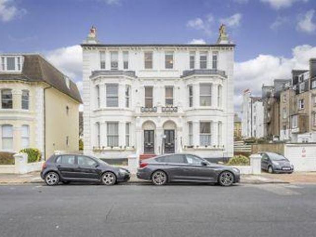 2 Bedrooms Flat for sale in Sackville Gardens, Hove BN3