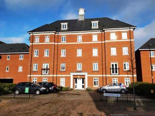 2 Bedrooms Flat for sale in Salamanca Way, Colchester CO2