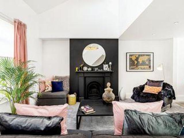 2 Bedrooms Flat for sale in Saltoun Road, London, London SW2