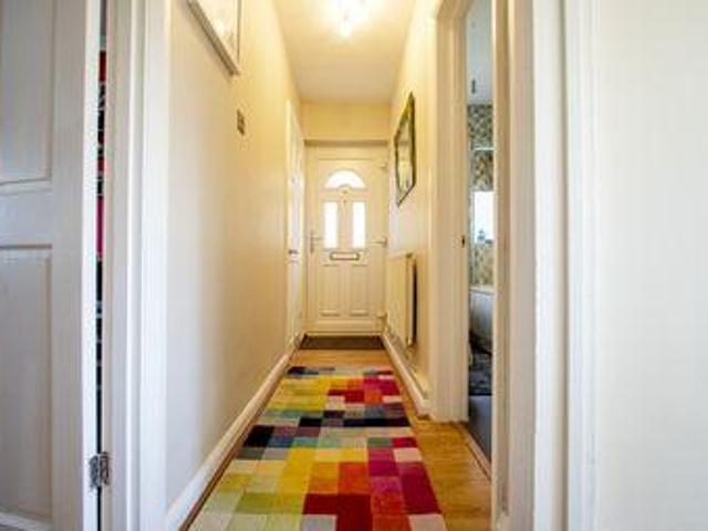 2 Bedrooms Flat for sale in Saltash Close, Sutton SM1