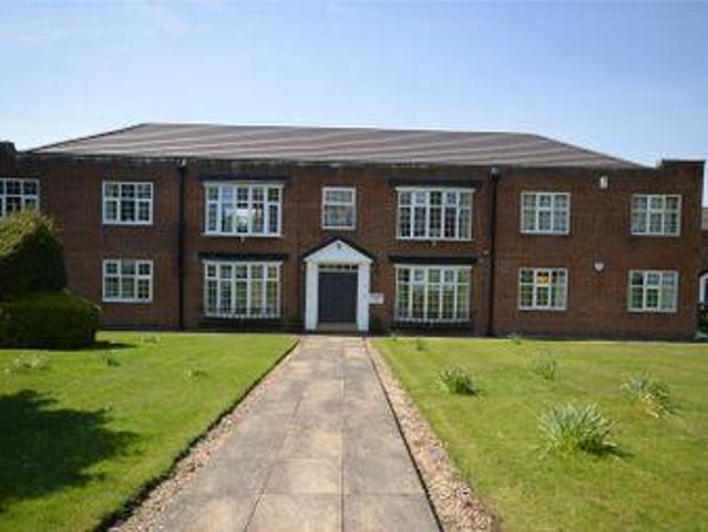2 Bedrooms Flat for sale in Sandmoor Close, Leeds, West Yorkshire LS17
