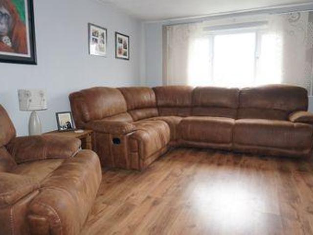 2 Bedrooms Flat for sale in Sandpiper Drive, Greenhills, East Kilbride G75