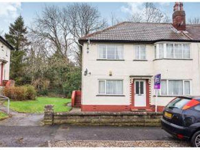 2 Bedrooms Flat for sale in Sandringham Crescent, Leeds LS17