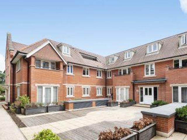 2 Bedrooms Flat for sale in Sandy Lane, Woking GU22