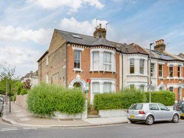 2 Bedrooms Flat for sale in Sarsfeld Road, London SW12
