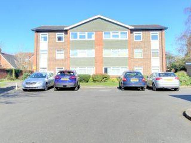 2 Bedrooms Flat for sale in Sarum Court, Parkhouse Lane, Reading, Berkshire RG30