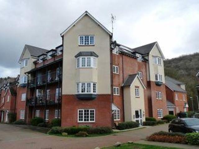 2 Bedrooms Flat for sale in Scarlett Avenue, Wendover, Aylesbury, Buckinghamshire HP22