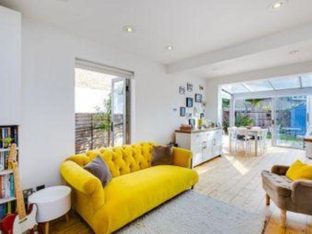 2 Bedrooms Flat for sale in Schubert Road, London SW15