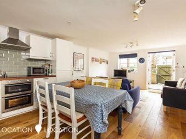 2 Bedrooms Flat for sale in Seven Sisters Road, London N4
