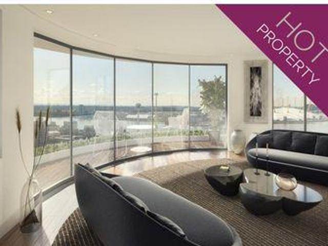 2 Bedrooms Flat for sale in Seagull Lane, London E16