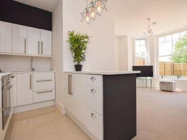 2 Bedrooms Flat for sale in Sedlescombe Road South, St. Leonards On Sea TN38