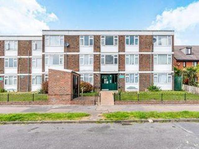 2 Bedrooms Flat for sale in Selsdon Park Road, Selsdon, South Croydon, Surrey CR2