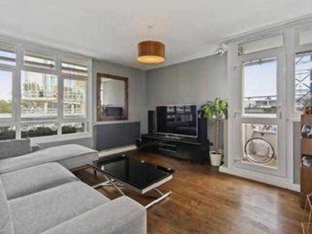 2 Bedrooms Flat for sale in Sendall Court, Winstanley Estate, Battersea, London SW11
