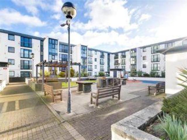 2 Bedrooms Flat for sale in Shaftesbury Place, Warwick Road, Kensington W14