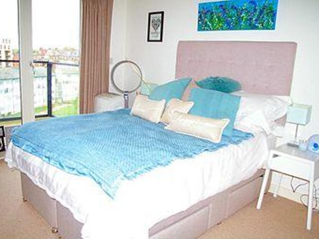 2 Bedrooms Flat for sale in Shearwater Drive, London NW9