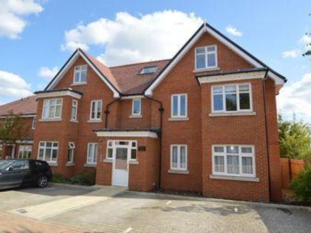 2 Bedrooms Flat for sale in Sheridan Court, High Wycombe HP12