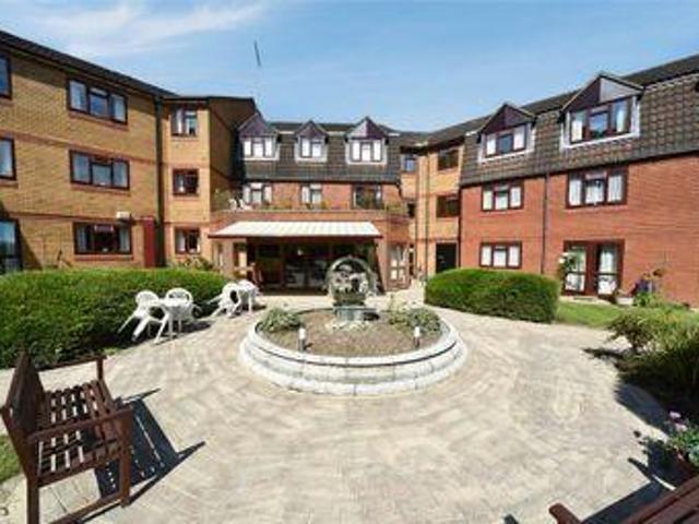 2 Bedrooms Flat for sale in Shoppenhangers Road, Maidenhead, Berkshire SL6