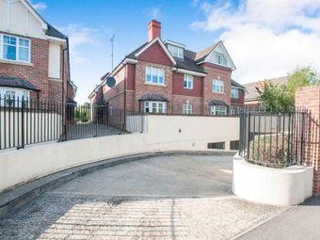 2 Bedrooms Flat for sale in Shoppenhangers Road, Maidenhead SL6