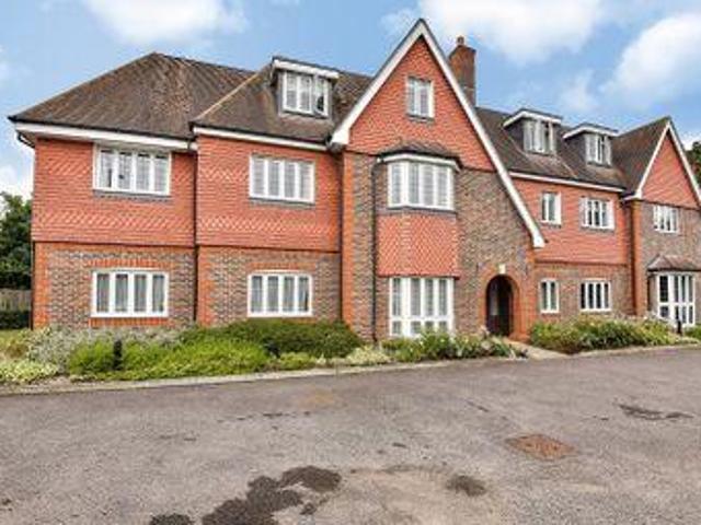 2 Bedrooms Flat for sale in Shoppenhangers Road, Maidenhead SL6