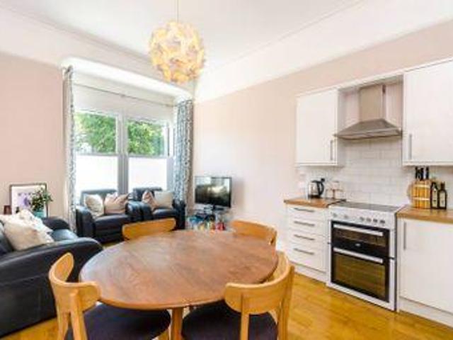 2 Bedrooms Flat for sale in Shortlands Grove, Shortlands BR2