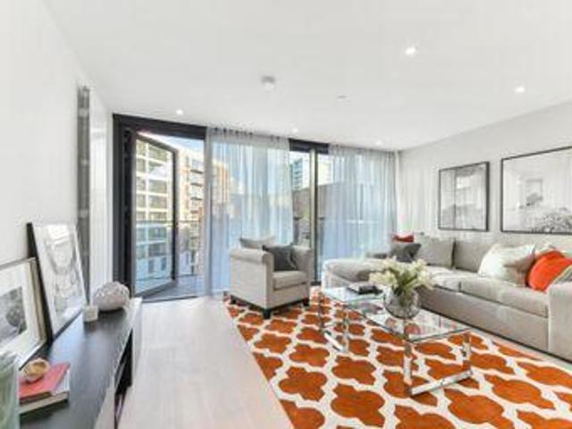 2 Bedrooms Flat for sale in Sienna House, Royal Wharf, London E16