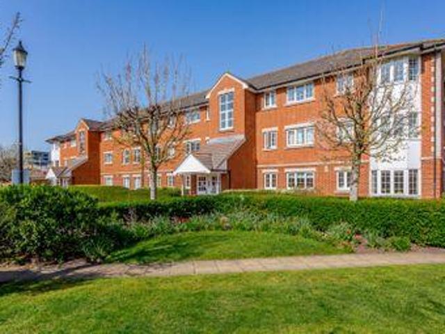 2 Bedrooms Flat for sale in Sigrist Square, Kingston Upon Thames KT2