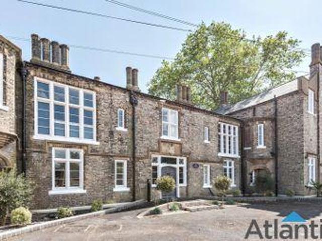 2 Bedrooms Flat for sale in Simmons Lane, London E4